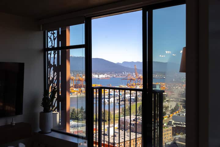 Luxury Vancouver Condo | Epic City & Water Views - Vancouver