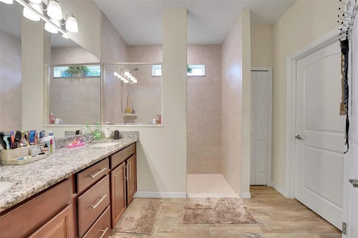 Modern & Cozy 4br Home In Psl - Port St. Lucie, FL