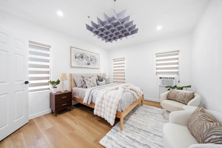 Perfect La Stay – 3br Home With Parking - Beverly Hills