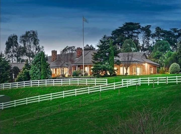 Oak Hill Estate - Main House Plus Cottage - Yarra Glen