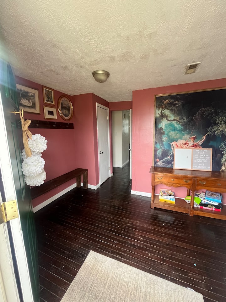 Upstairs 3 Bedroom Apartment! - Fraser, MI