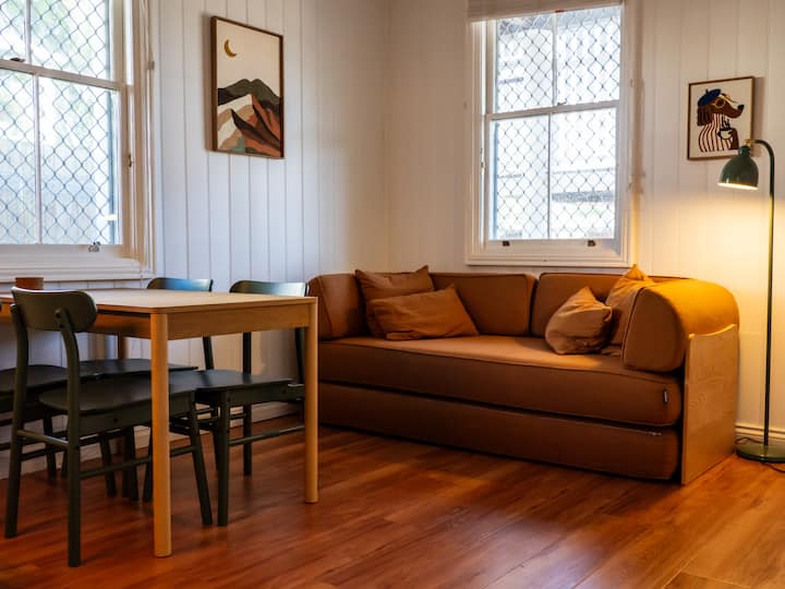 Large Renovated Private Suite -Walk To Ipswich Cbd - Brisbane