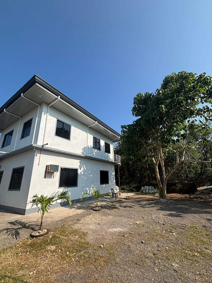 Modern And Peaceful 3-bedroom House In Bantayan - Bulan