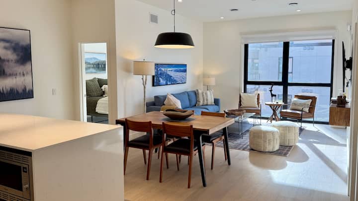 Alpine Crest -2 Bedroom Penthouse|roof Top Hot Tub - Revelstoke