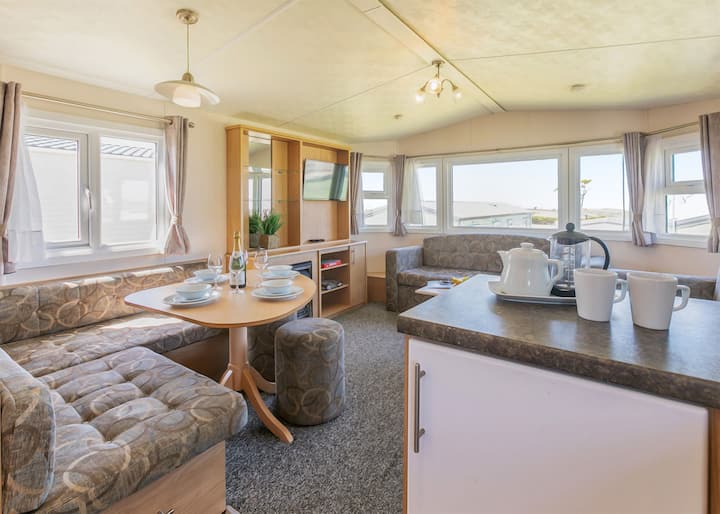 Gold Caravan With Parking & Decking P - Newquay