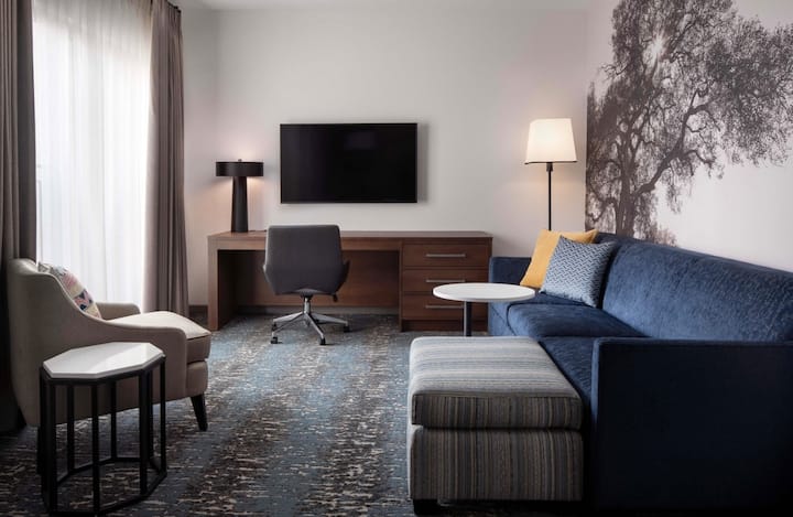 Modern 3 Separate Hotel Kitchensuites W/ Breakfast - Los Angeles, CA