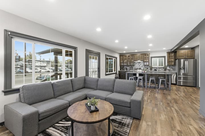 Newly Renovated Modern Home - Portland, OR