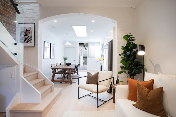 Chic 3br 2b Family Home With Parking & Garden - Surry Hills
