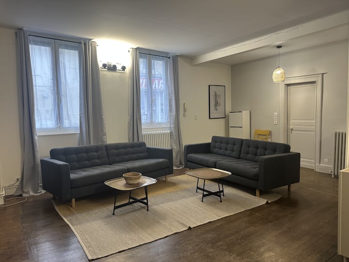 Ensemble Privatif - 190m² - 10 Pers - Parking - Cher