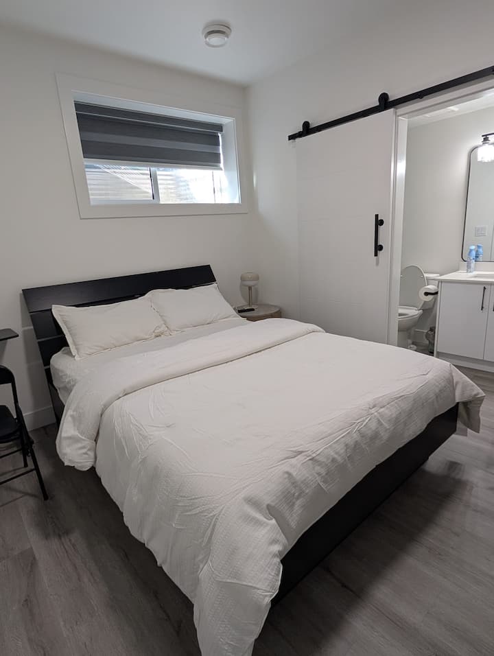Modern And Stylish Studio Suite - Canada