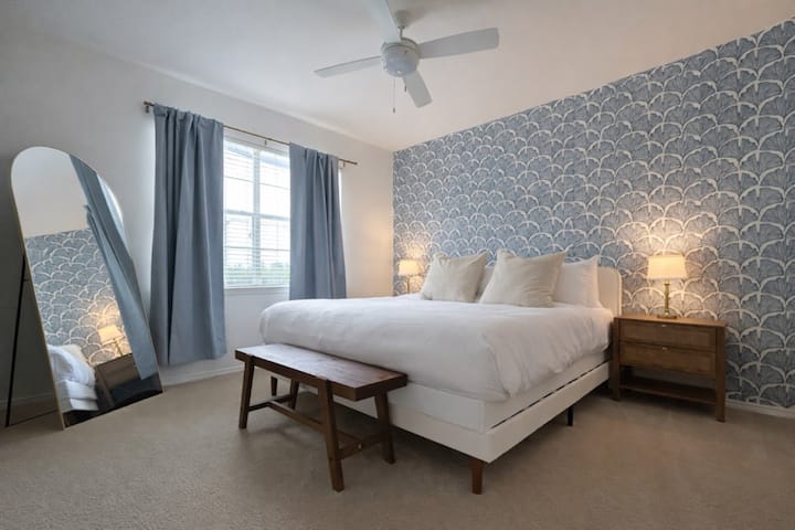 Prestigious 1br Escape W/ King + Queen, Pool & Gym - Allen, TX