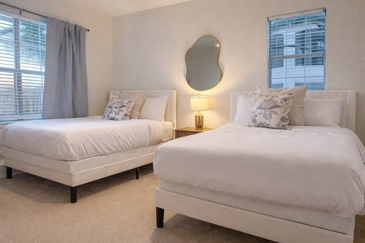Bright & Cozy 2br Workerfriendly, Pool&gym+kingbed - Allen, TX