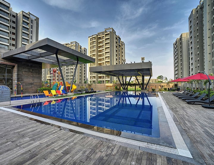 Lavish Apartment With All The Amenities Of Life. - Ahmedabad