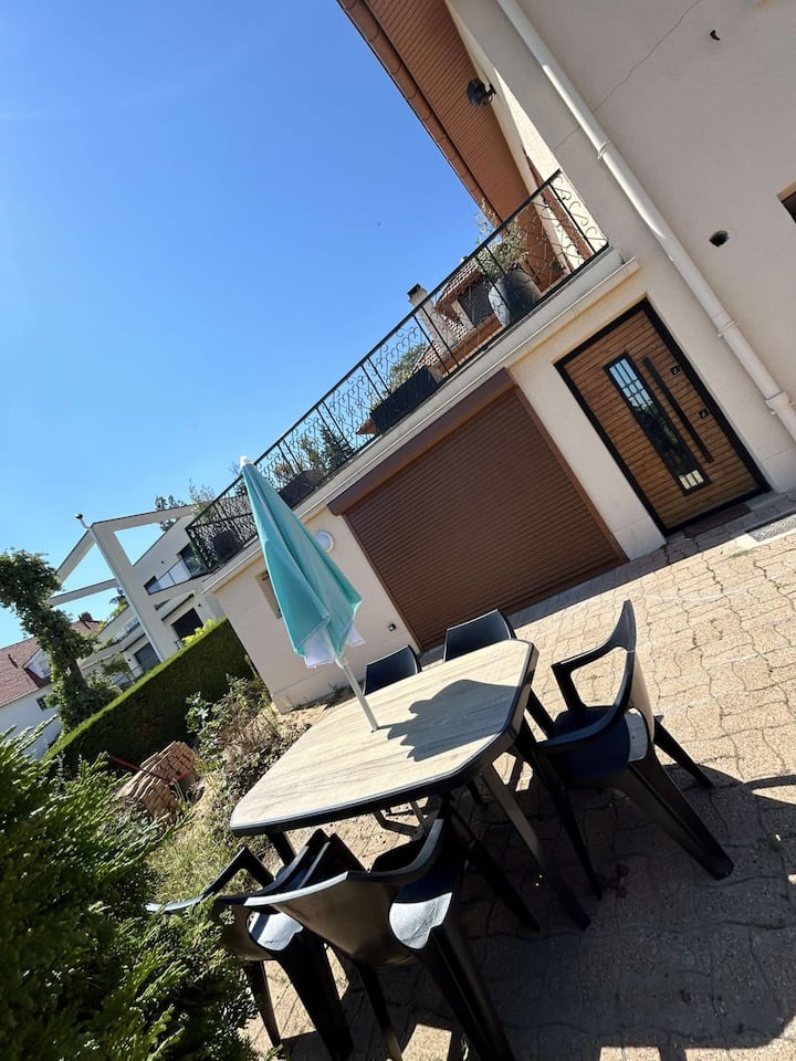 Grand T2 Refait à Neuf Avec Piscine Partagée - Givors