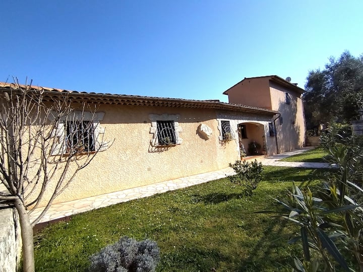 Vaste Appartement En Rez De Jardin - Roquefort-les-Pins