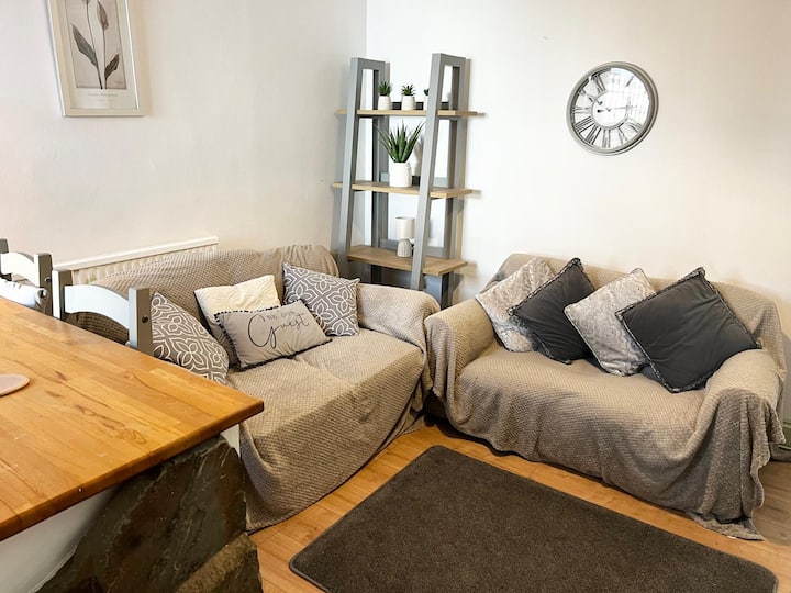 Small Yet Quirky & Perfectly Functional2 Bed House - Southsea