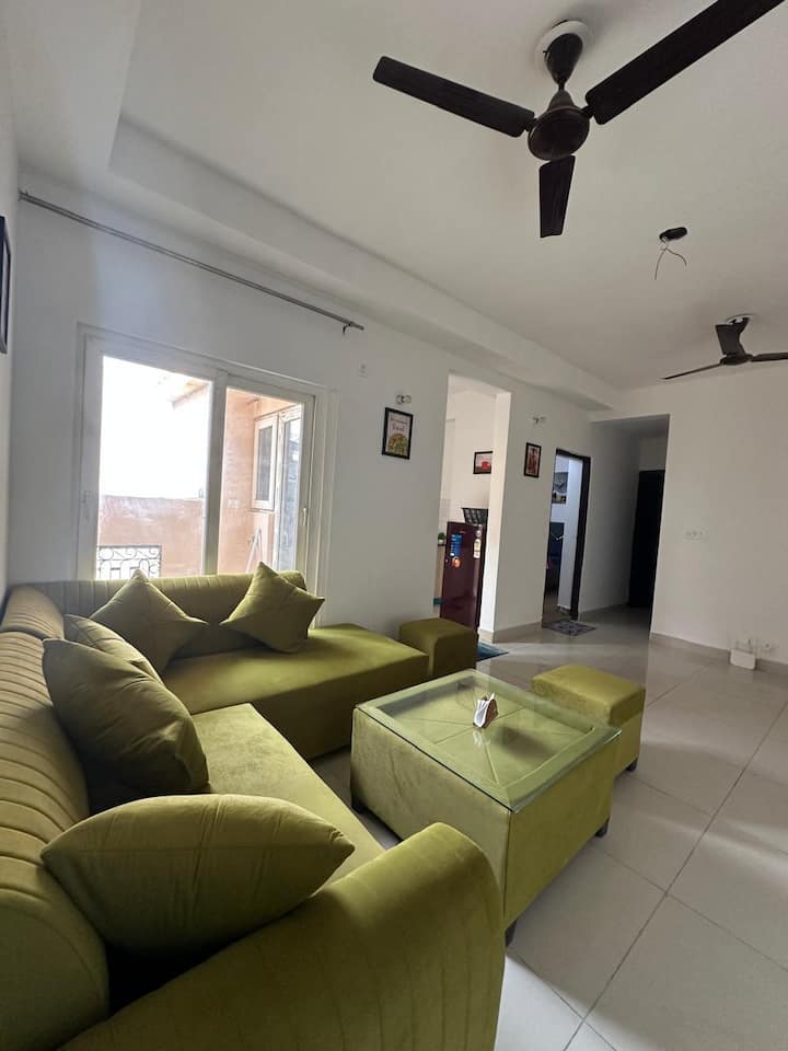 Cozy 2bhk | In Central Noida Near Fng Road - Noida
