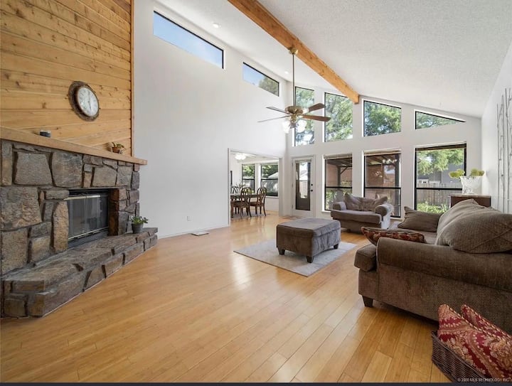 Cozy & Comfy Place For A Family Of 4 Or More! - Broken Arrow, OK