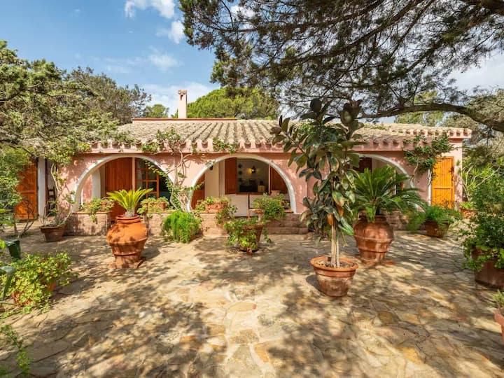 Charming Villa With Patio & Lush Garden - Villasimius