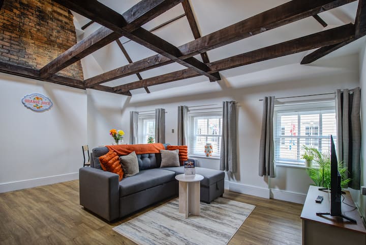 Modern 1 Bed - Beams - Parking - Stamford