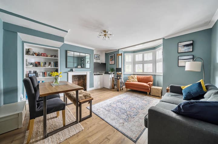 Seaside Apartment With Parking - Portsmouth