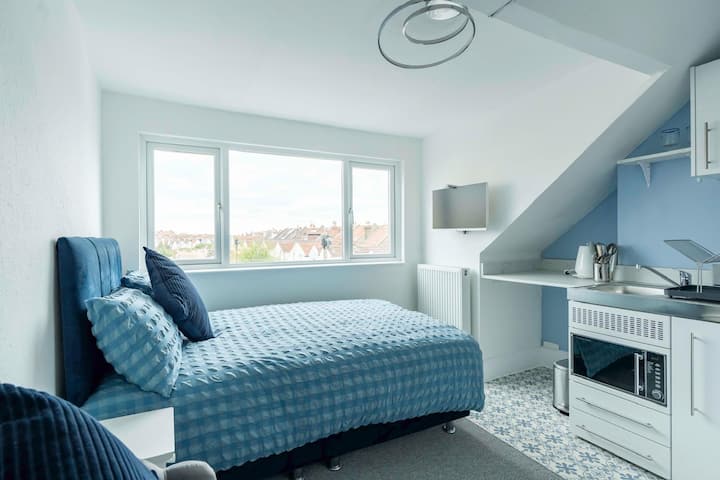 The Blue Room - Brístol