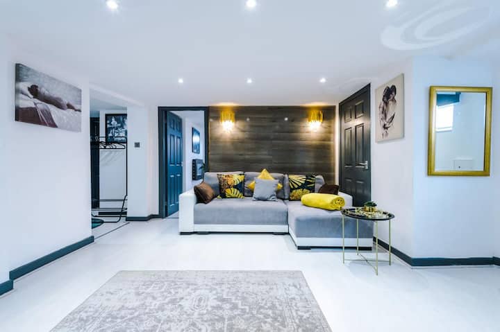 Stylish Basement Apartment Free Parking Blackpool - Blackpool