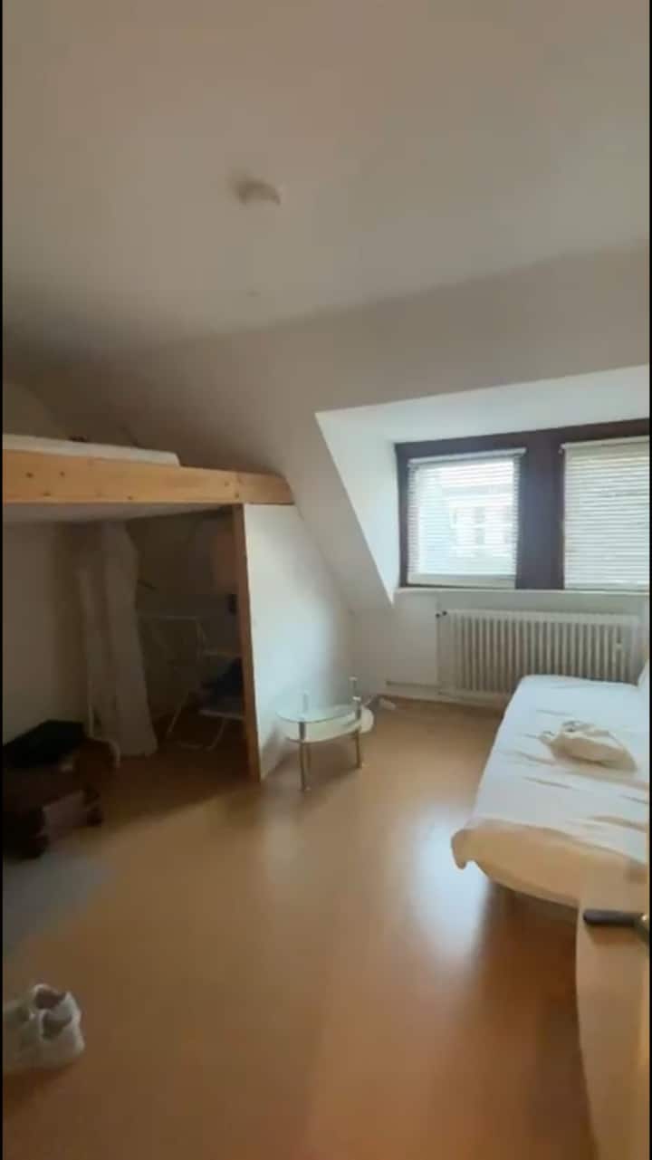 Vw-werk-blick & Retro-studio Mit Cleveren Hochbett - Wolfsbourg