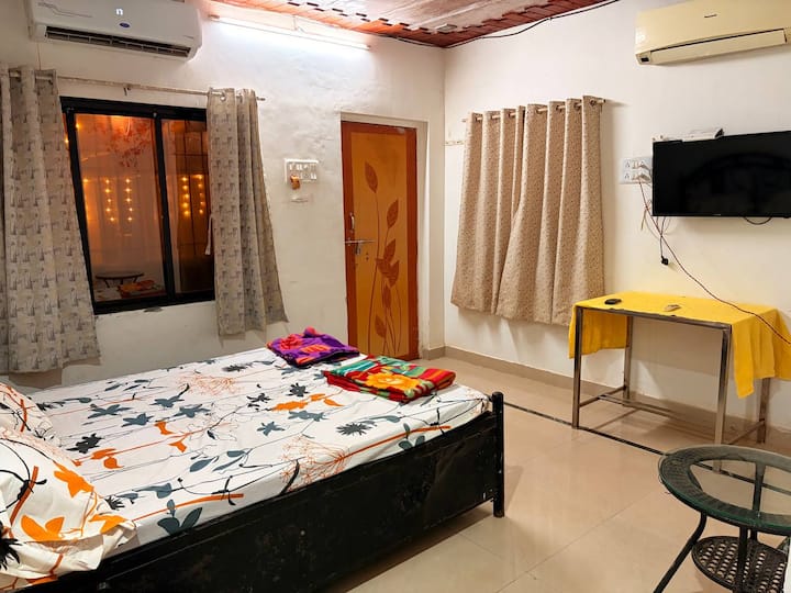 Rooms On Shrivardhan Beach| Nearby Divyaghar - Harihareshwar