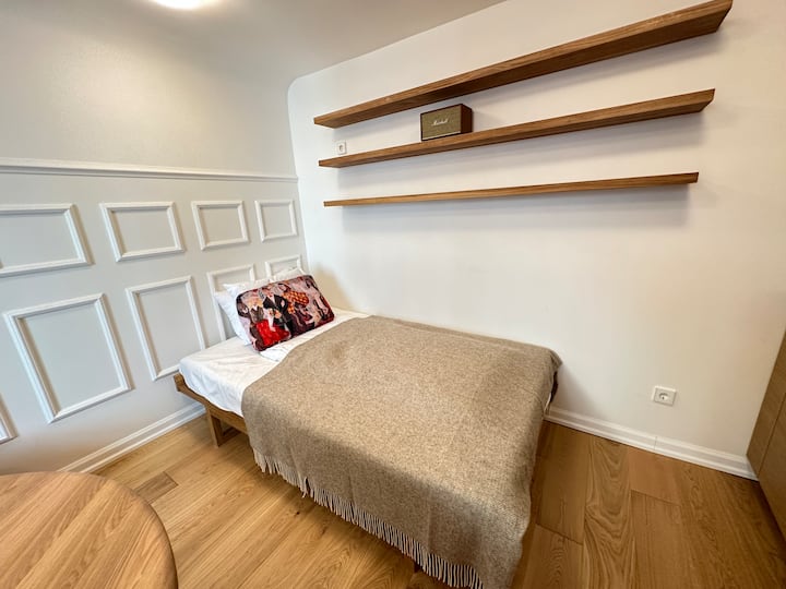 Historic Riga Gem With Cozy Oak Sleeping Cubicle - Riga