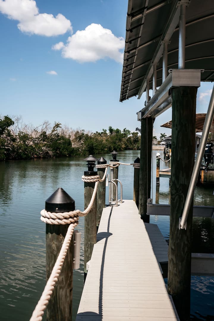 The Reel It Inn- 3 Kayaks, Dock Space, Hot Tub - Pine Island, FL
