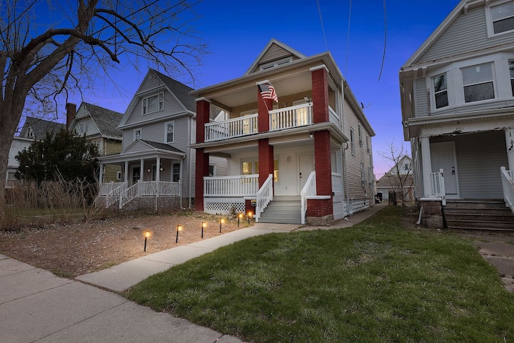 Modern Niagara Loft With Private Sunset Balcony - Niagara Falls, NY