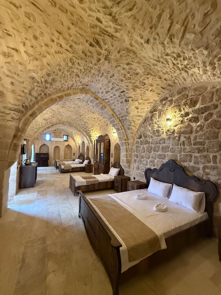 Hotel Room For 6 Person In Old Mardin - Mardin