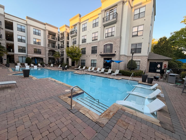 Cozy Stay With Gym & Pool Access. Relax Here! - Sandy Springs, GA