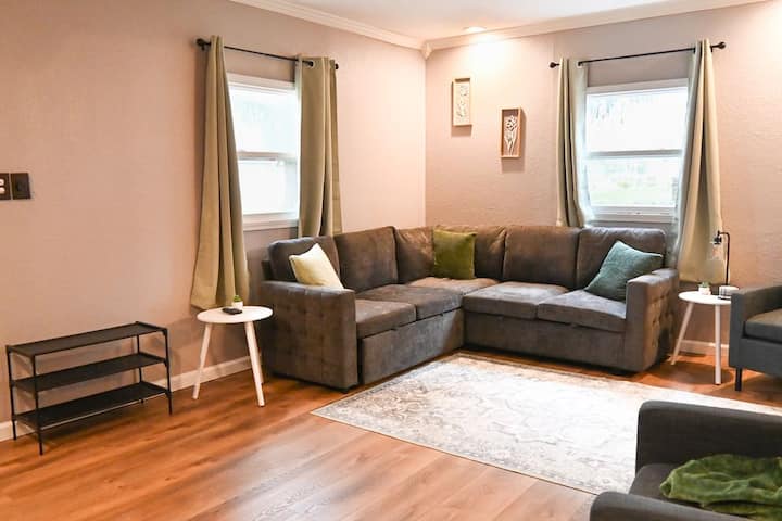 Russ: 3br - 2.5 Bt Cozy Updated Home *New* - Champaign, IL
