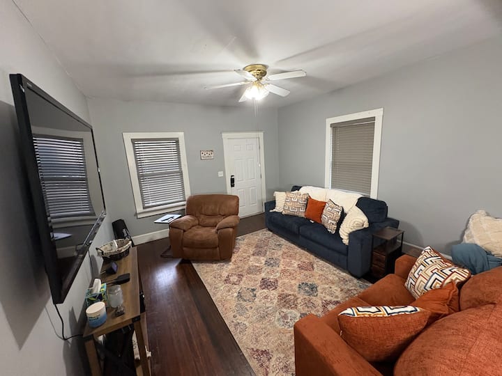 Cozy 2br/2ba Home Close To Airport - Evansville, IN