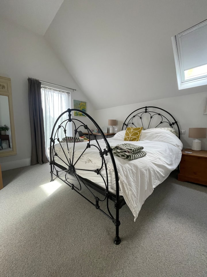 Perfect For Sparkford Hall, Cadbury Court & Newt - Bruton