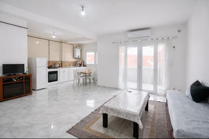 Appartement Neuf Calme, Terrasse, Clim, Eau - Algeria