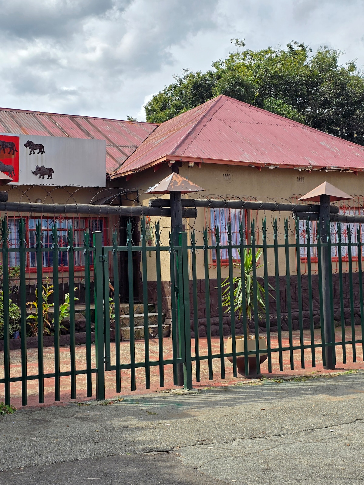 Germiston Residential Motel Room2 - Houses for Rent in Germiston ...