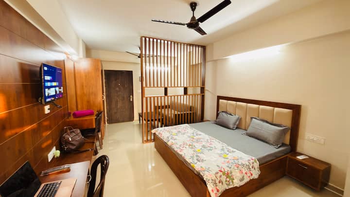 Aravali View Modern Studio With Balcony & Kitchen - Alwar