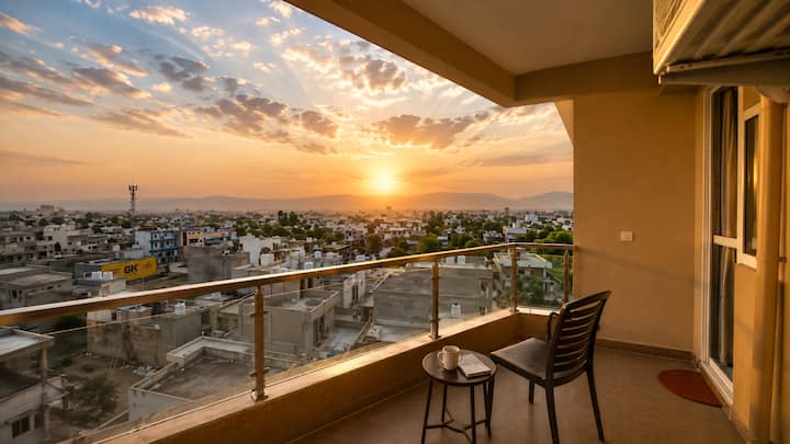 Boho Couple Studio  100mbps Wifi & Juliet Balcony - Alwar
