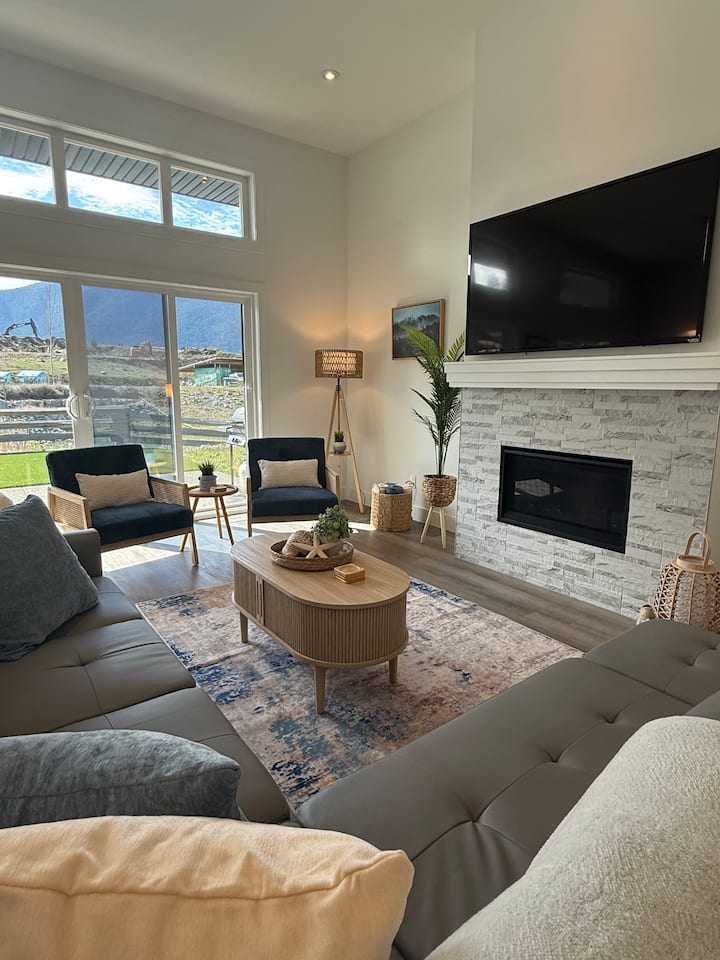 Elk Ridge Escape - Lake Cowichan