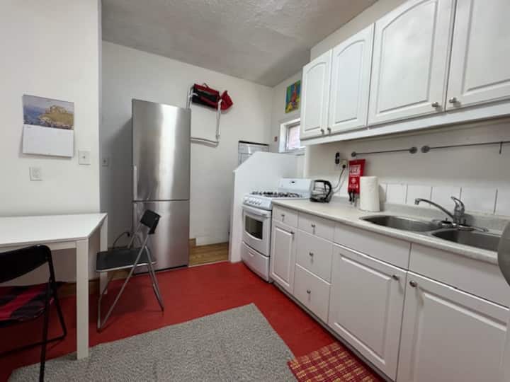 Cozy Central Garden Suite, Optional Paid Parking - Toronto