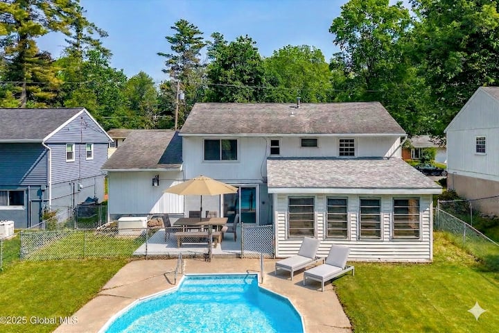 Saratoga Haven: Walk To Downtown + Pool - Saratoga Springs, NY