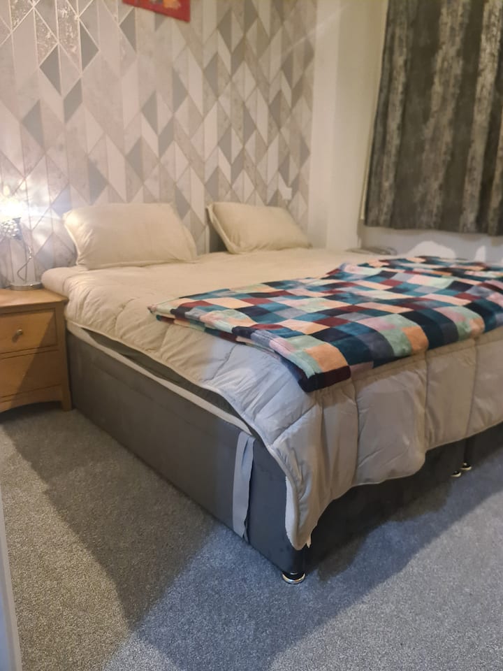 Room Available For Short Term Basis - Cork