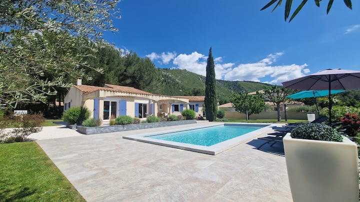 Belle Villa Provençale Avec Piscine - Cuges-les-Pins