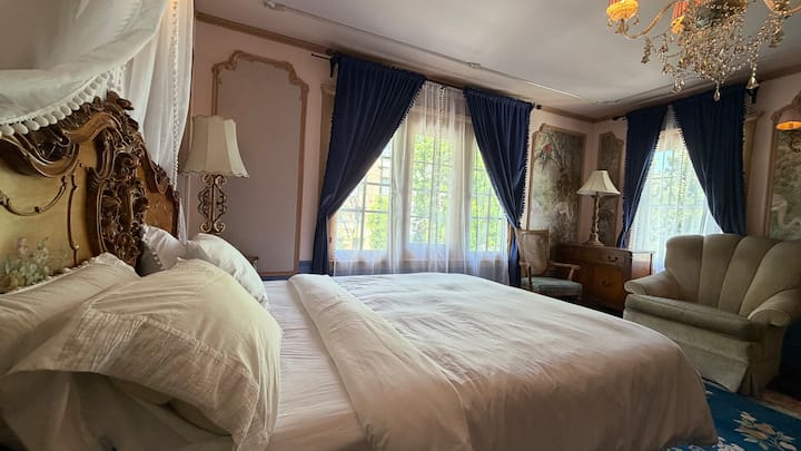 Vintage Room In The House - Hollywood, CA