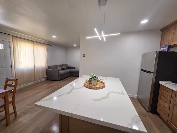 Cozy Stay In The Heart Of Riverside - Riverside, CA