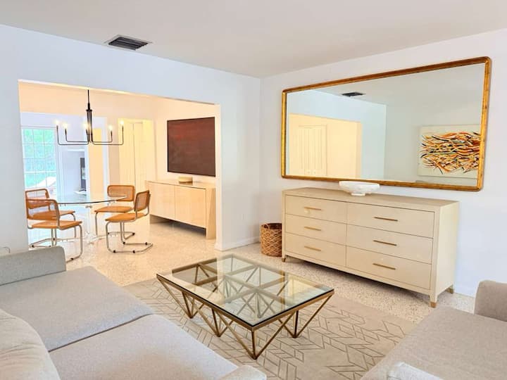 High Pines Retreat Near Brickell & Beach - Coral Gables, FL