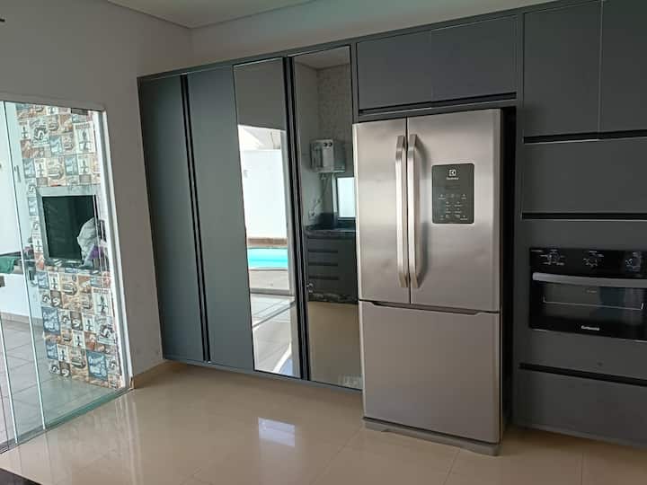 Casa Com Piscina, Garagem Para 3 Carros - Lucas do Rio Verde